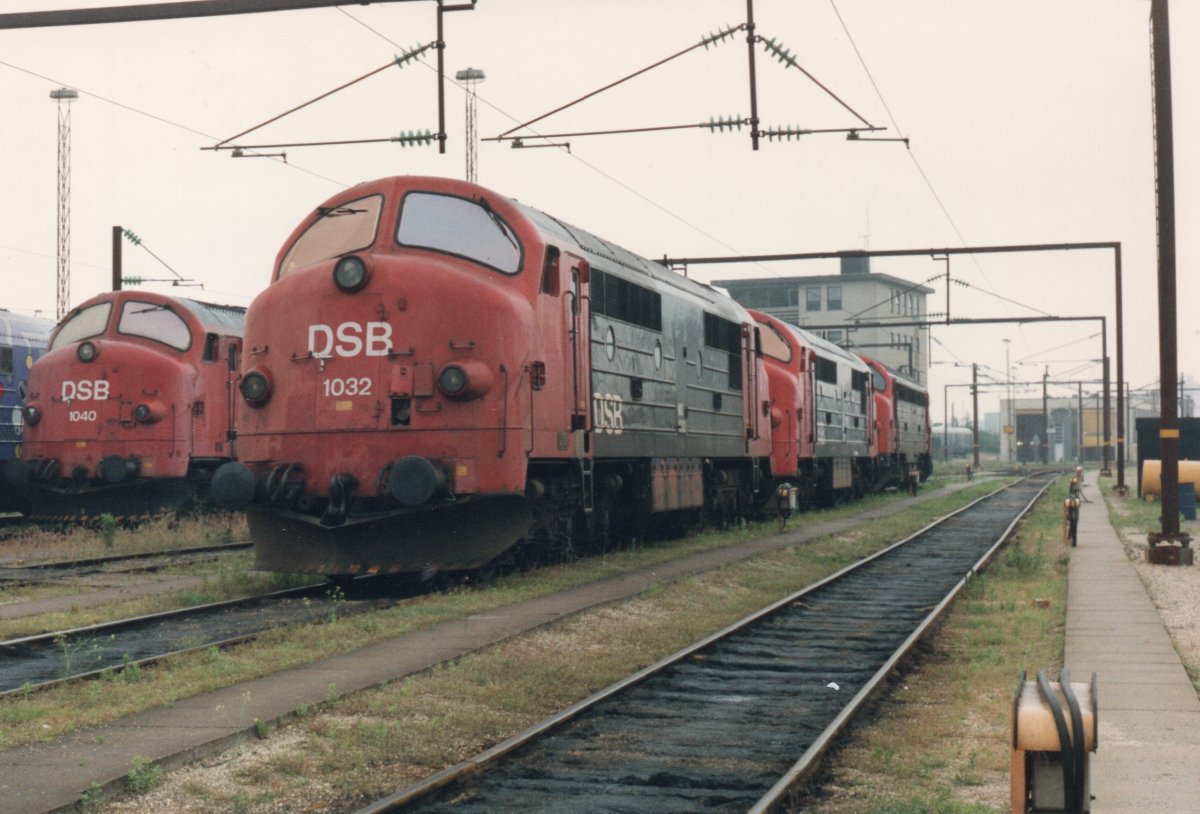 MX 1032 rød/sort DSB Nohab AC - Heljan - Felderbanen